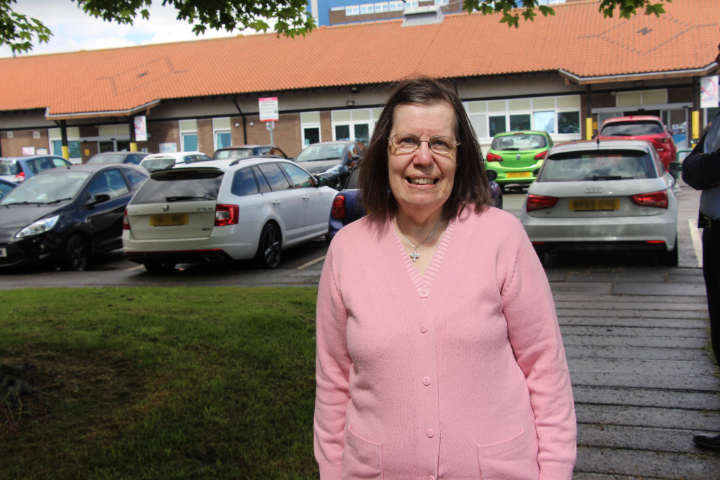 Meet the volunteer improving an integral hospital service for deaf ...